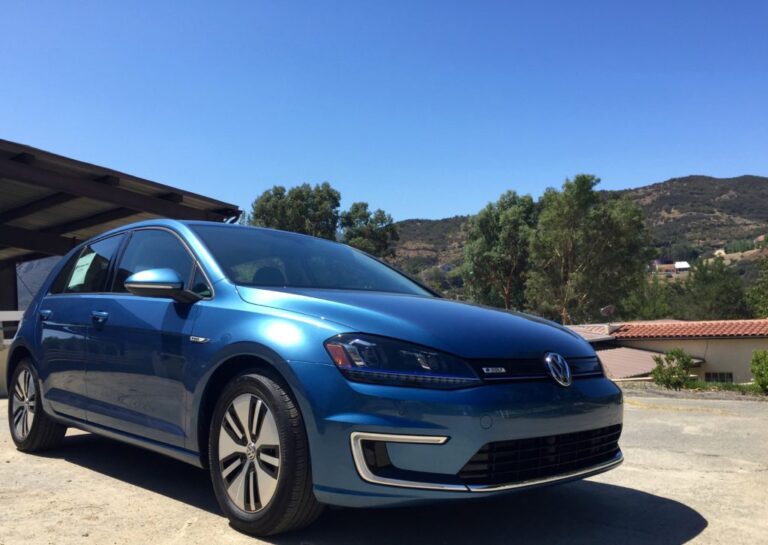 Test Drive Tuesday: eGolf Cart It Is Not · Motorhead Mama